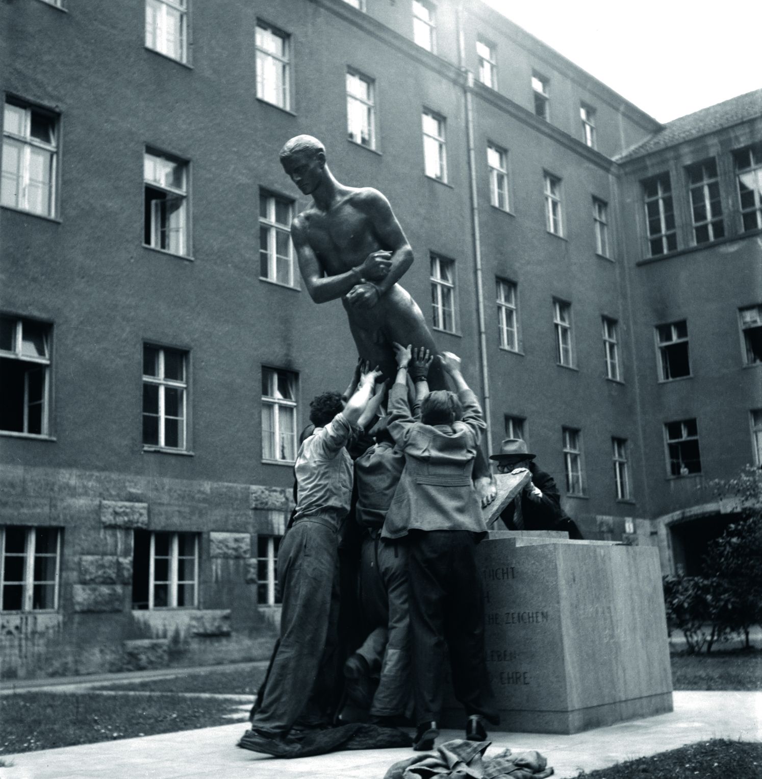 Adolf Hitler | Cicero Online